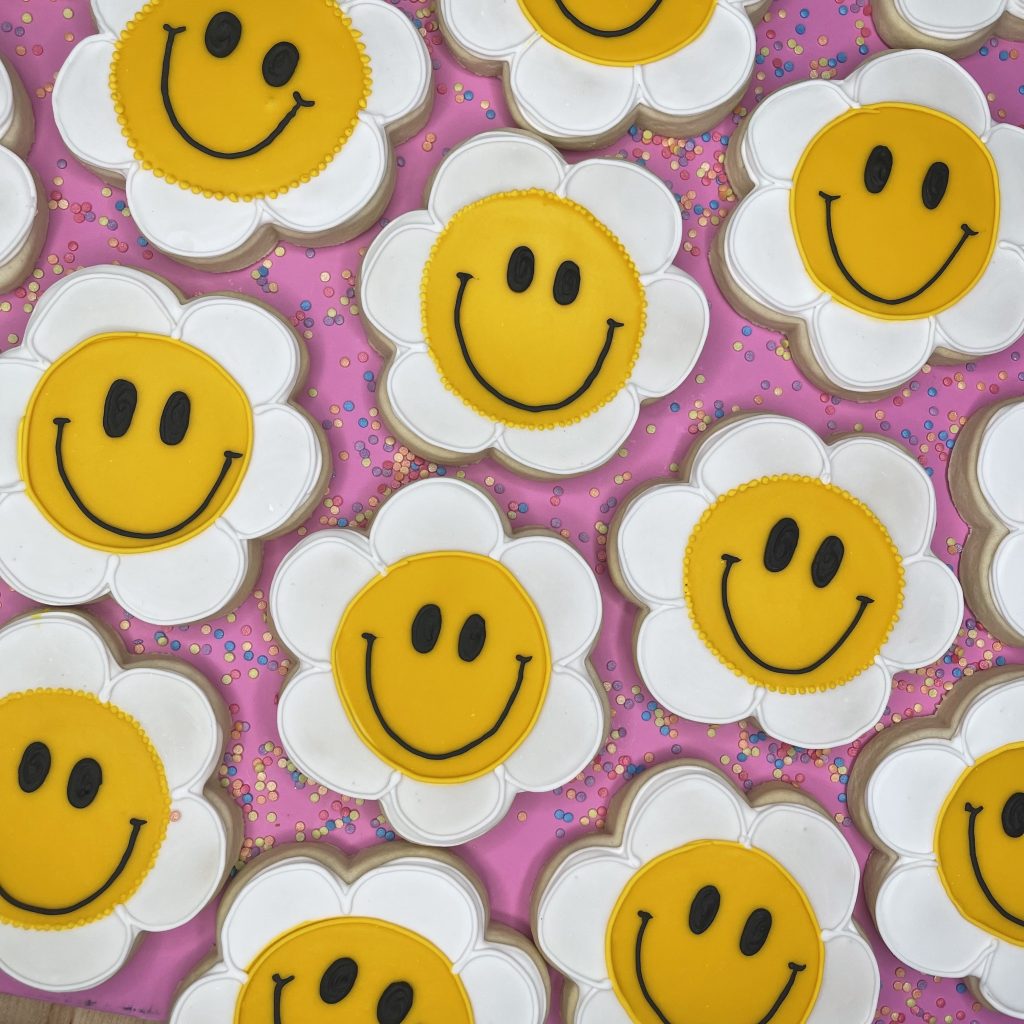 Smiley Daisy Cookies - Hayley Cakes and Cookies Hayley Cakes and Cookies
