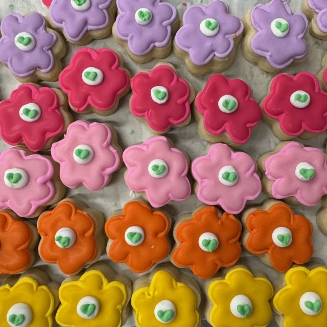 Mini Flower Cookie 5 pack - Hayley Cakes and Cookies Hayley Cakes and ...