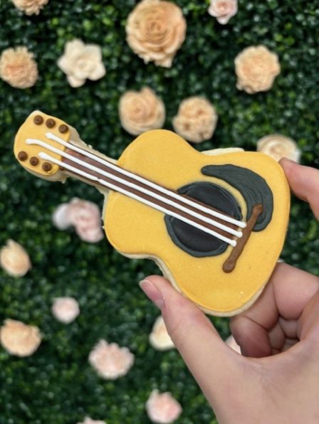 Acoustic guitar cookie - Hayley Cakes and Cookies Hayley Cakes and Cookies